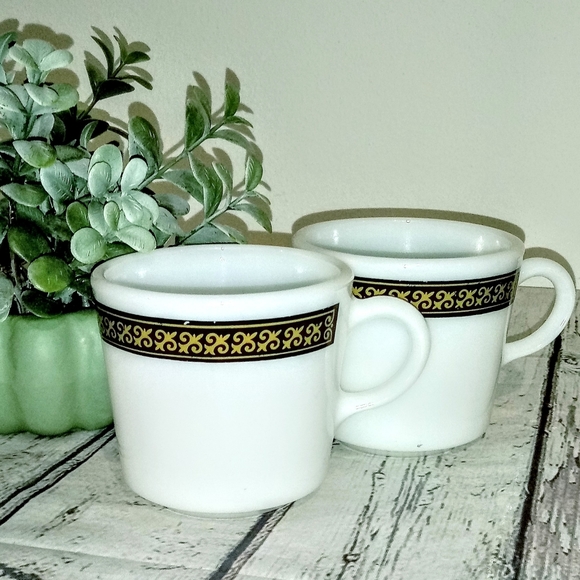 Pyrex | Dining | Vintage Pyrex Opal White Milk Glass Ebony Pattern ...